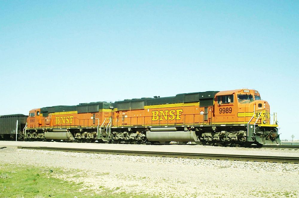 BNSF 8960 and 9989